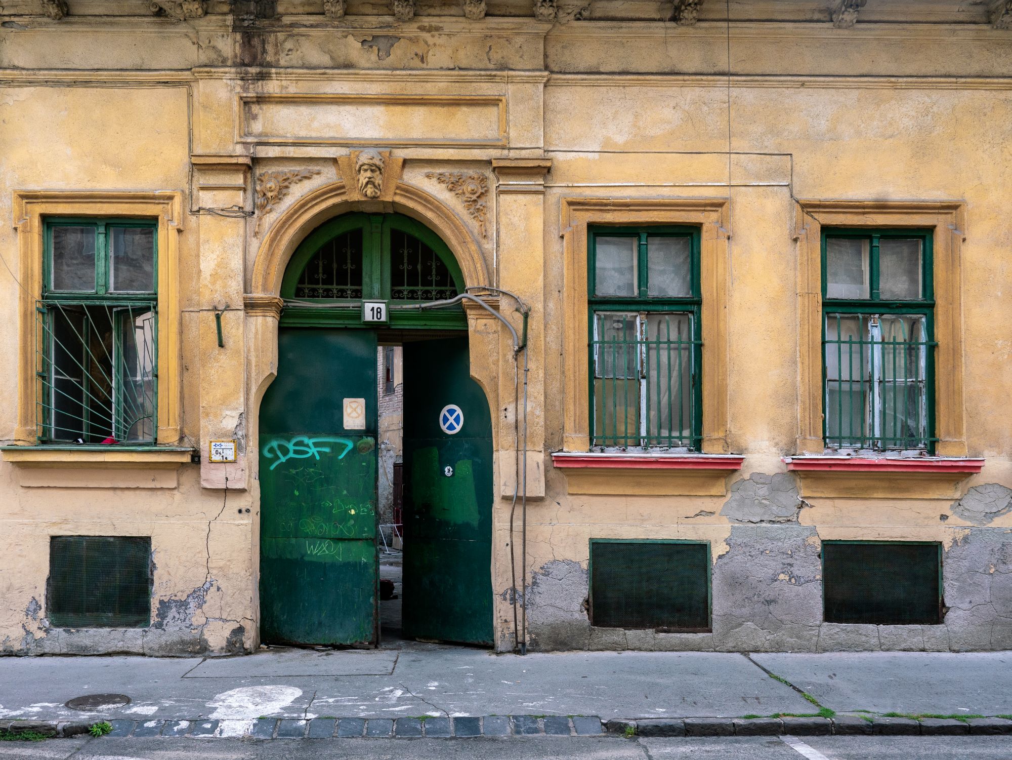 The Brush Factory of Magdolna Utca – Buildings Tell Tales