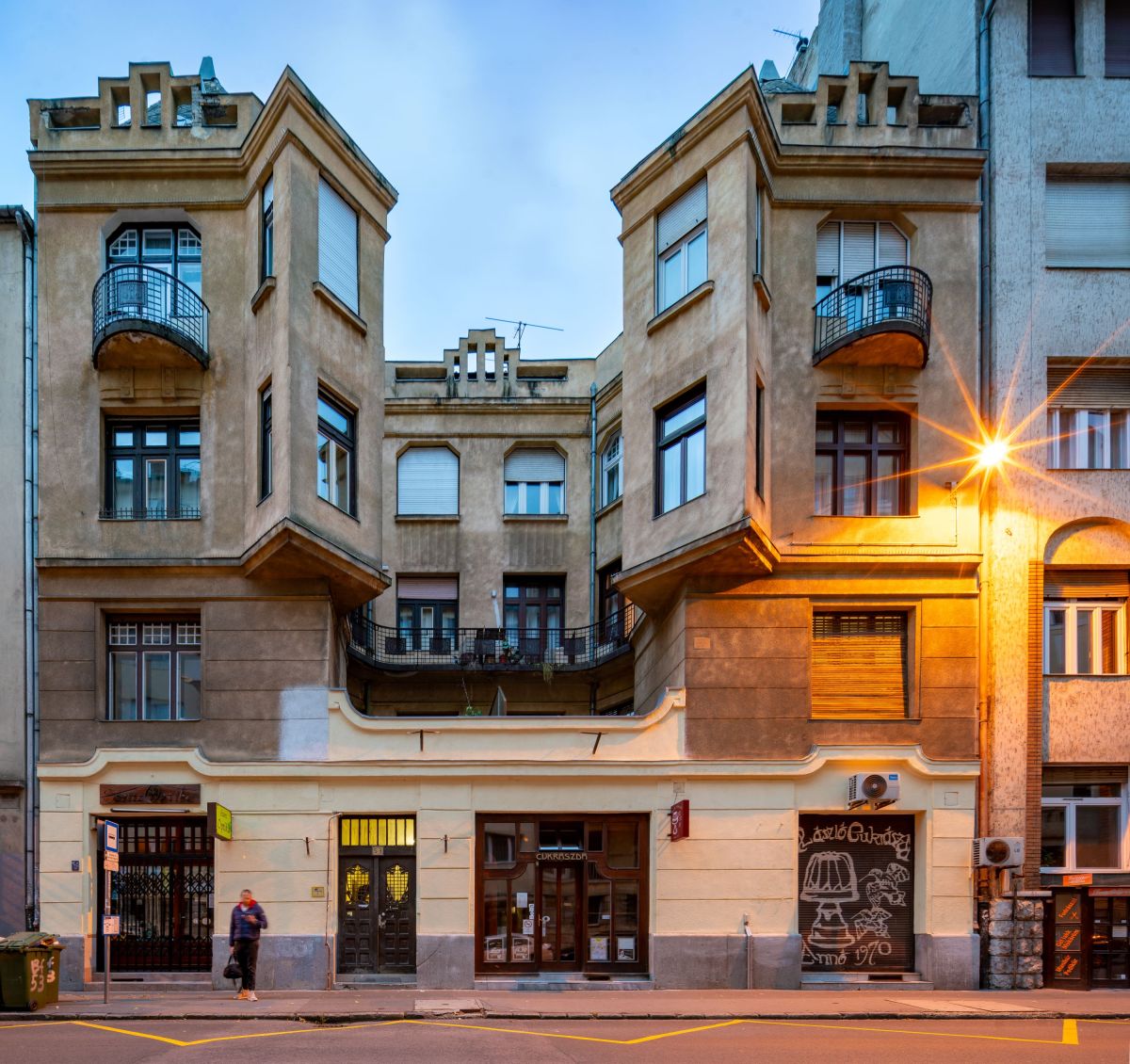 Unusual Facades of Budapest : Budafoki út 53 – Buildings Tell Tales