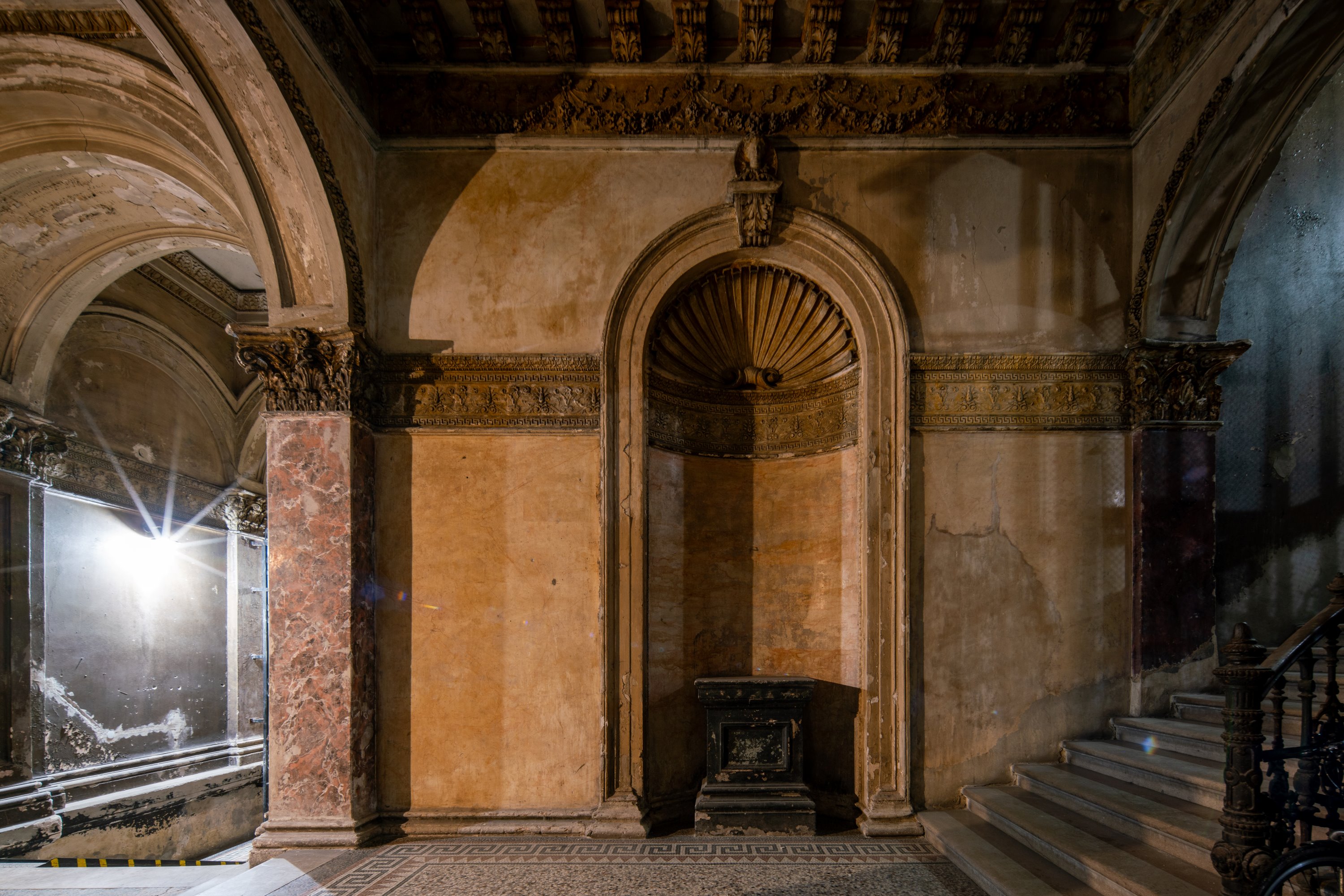 Fő utca 4 : A Residential House built for the former “Buda Commercial ...