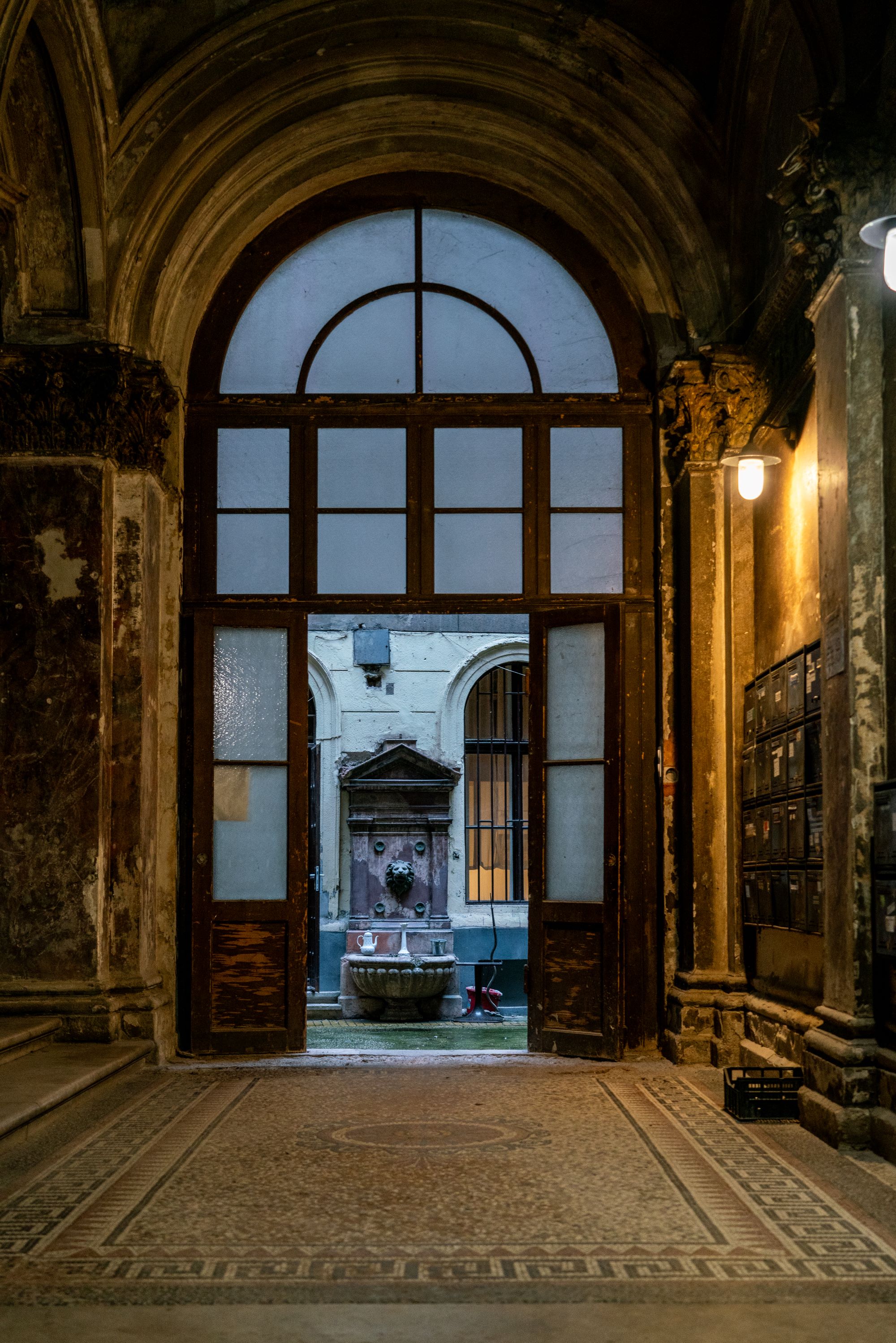 Fő utca 4 : A Residential House built for the former “Buda Commercial ...