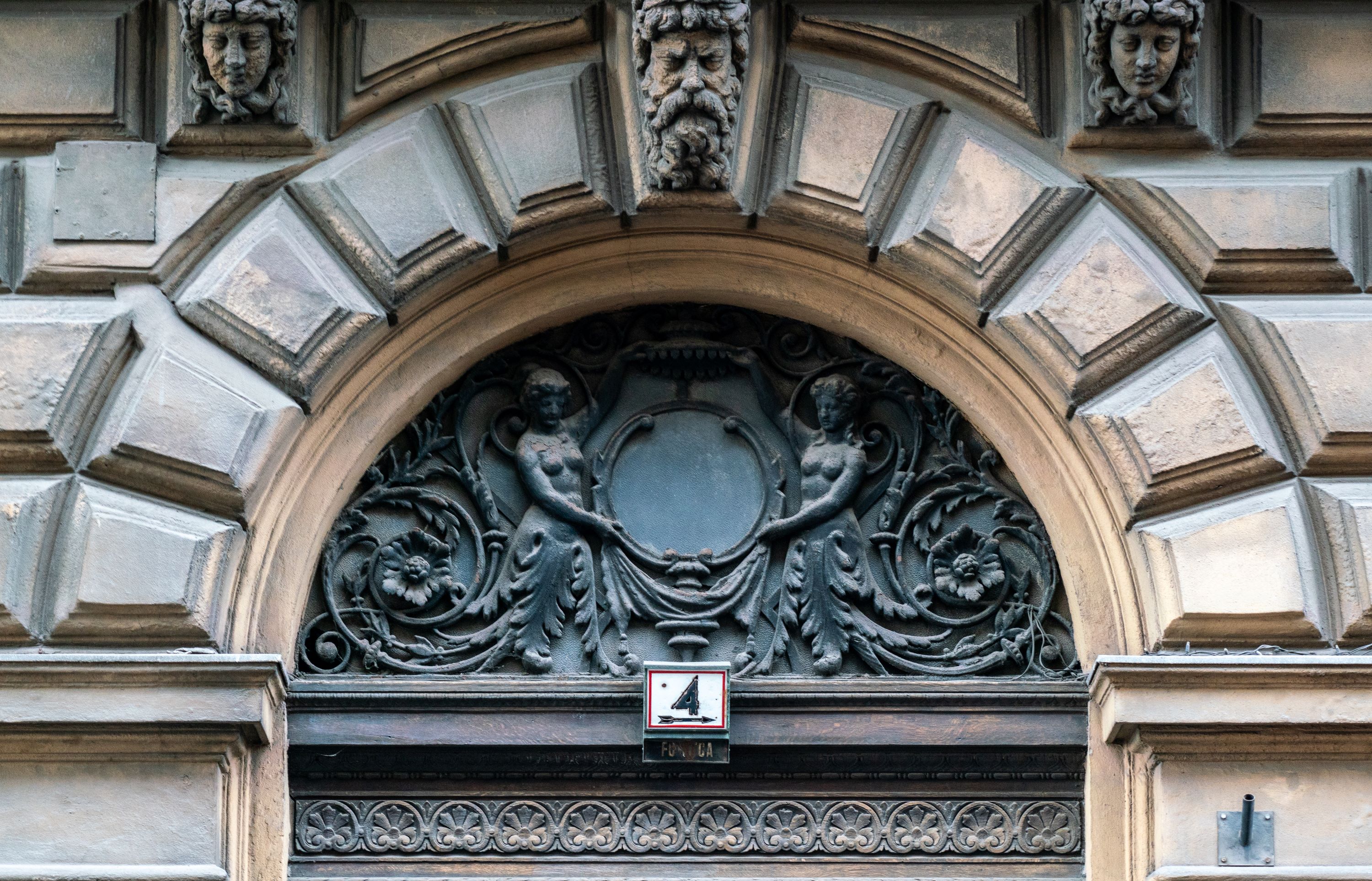 Fő utca 4 : A Residential House built for the former “Buda Commercial ...